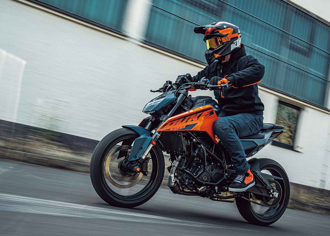 KTM新型「125 DUKE」解説｜フルモデルチェンジでパフォーマンスアップ！ 2024年モデルは7月に発売予定 (1/2) - webオートバイ
