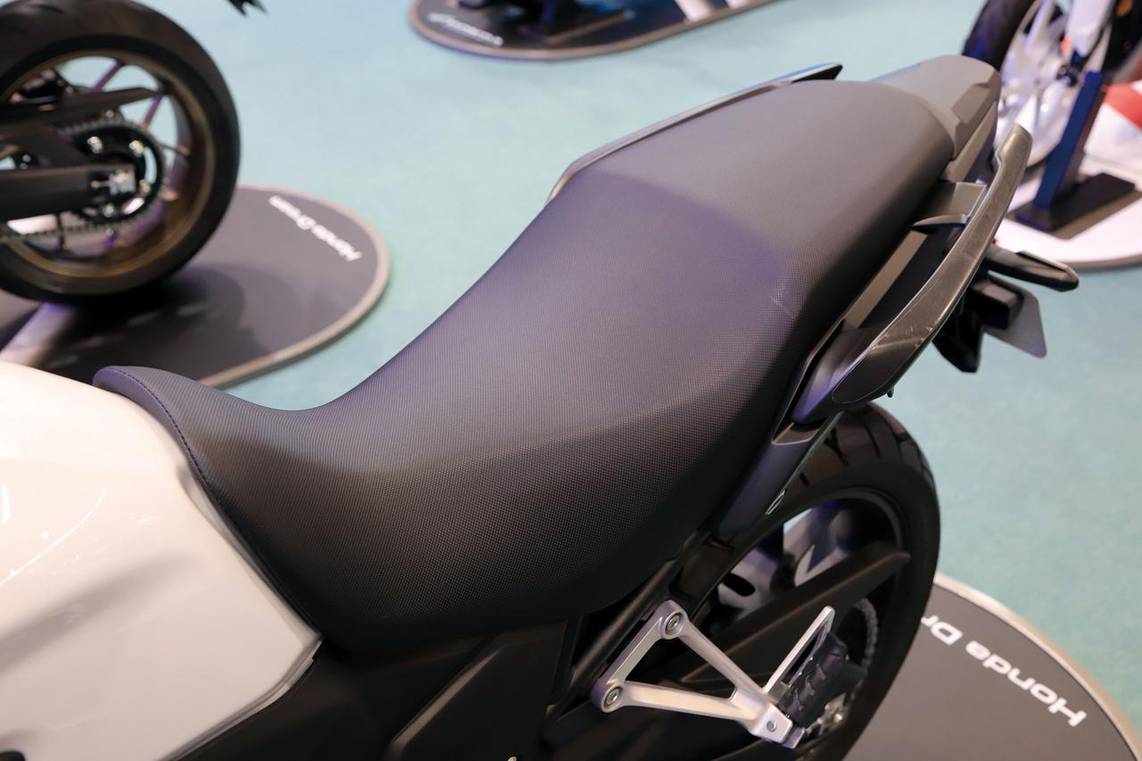 「NX400」と「400X」を徹底比較！ ホンダ製400ccアドベンチャーバイクの進化したポイントをチェック - webオートバイ