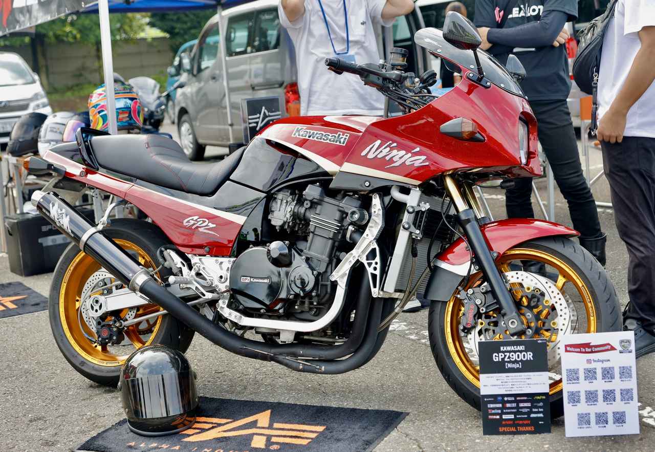 ALPHA INDUSTRIESがGPZ900Rカスタムを出展 ニンジャ生誕40周年を祝う「Ninja 40th FESTIVAL」が筑波で開催 - webオートバイ