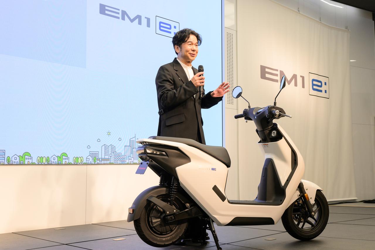 “ドリカム”中村正人氏も太鼓判！ ホンダの電動スクーター「EM1 e:」で生活はどう変わる？ 50ccガソリン車とのちがいとは - webオートバイ