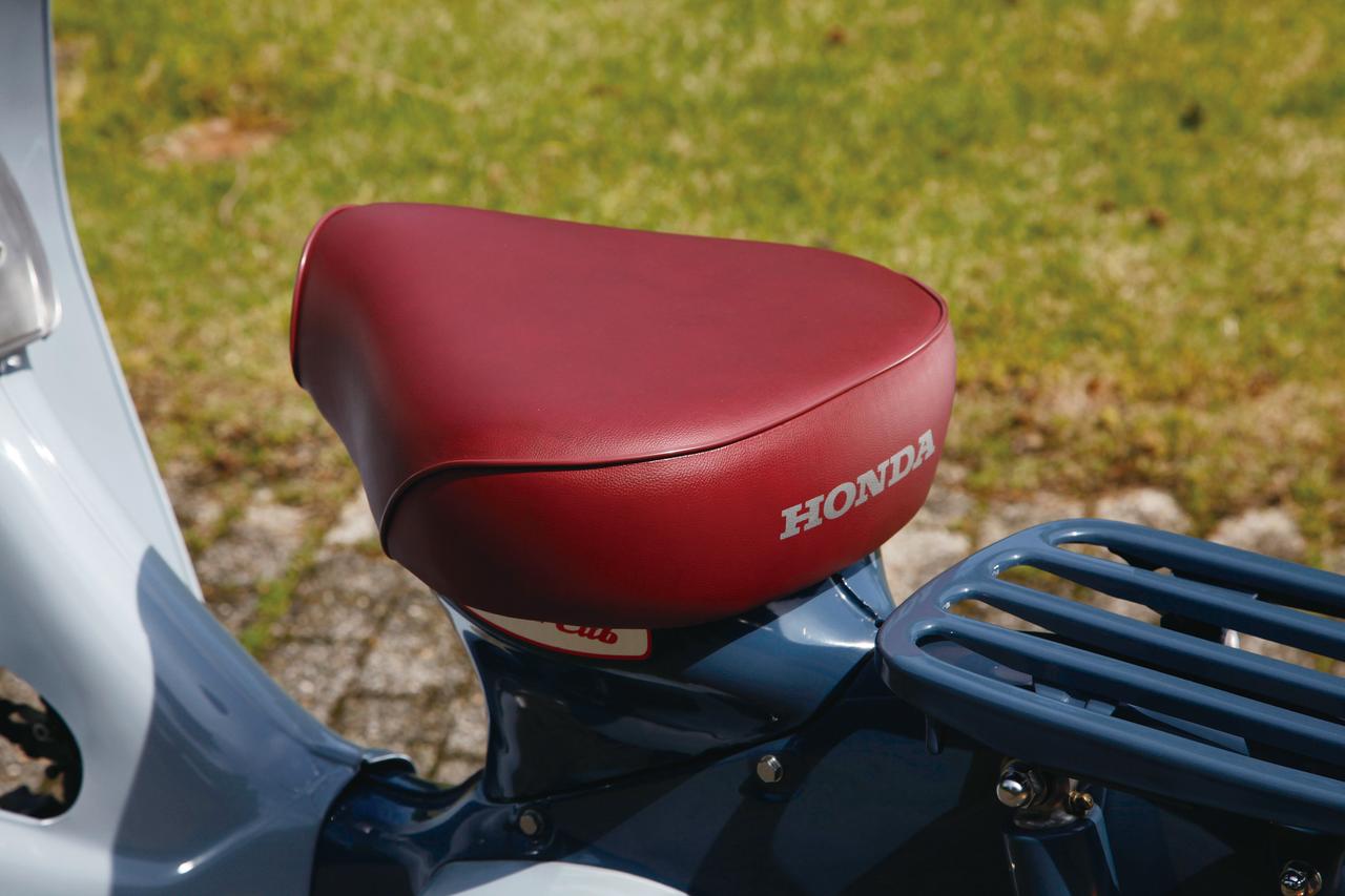 ホンダ「スーパーカブ C100」（1958年）を試乗＆各部装備を写真とともに解説！【カブシリーズを振り返る Part.1】 (1/2) - webオートバイ