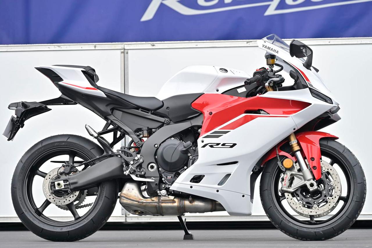 ヤマハが新型車「YZF-R9」を鈴鹿で初公開！ カラーは3色登場 - webオートバイ