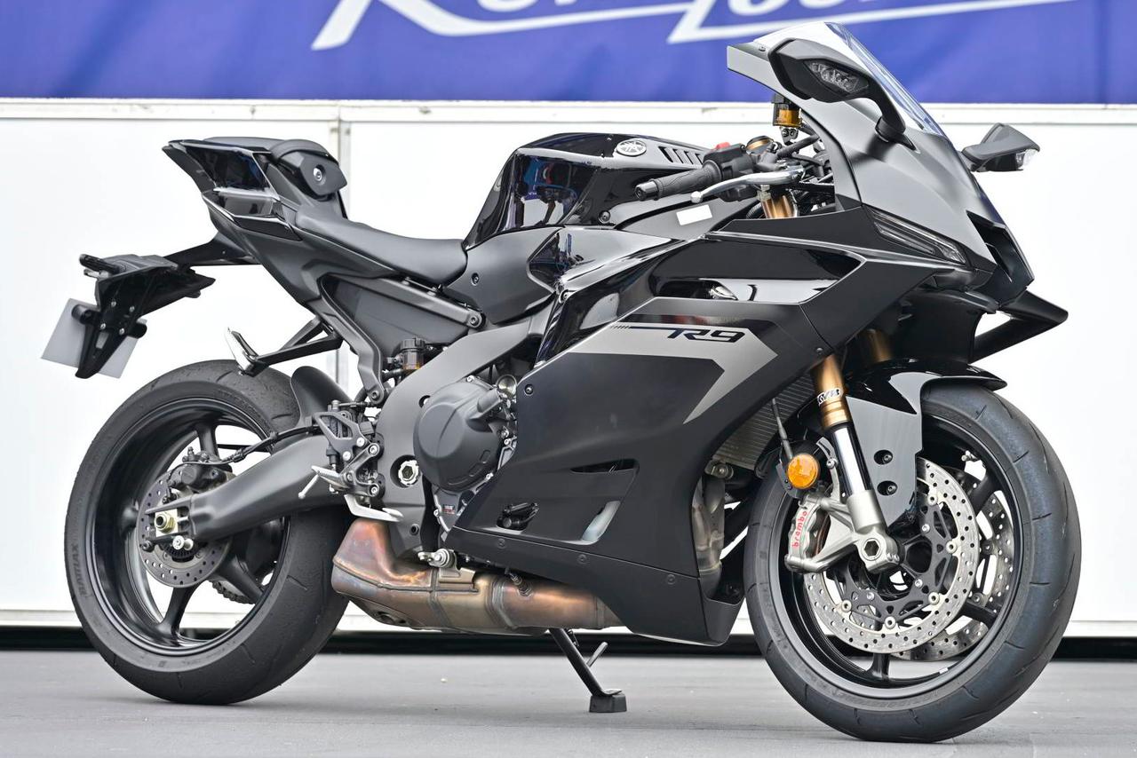 ヤマハが新型車「YZF-R9」を鈴鹿で初公開！ カラーは3色登場 - webオートバイ