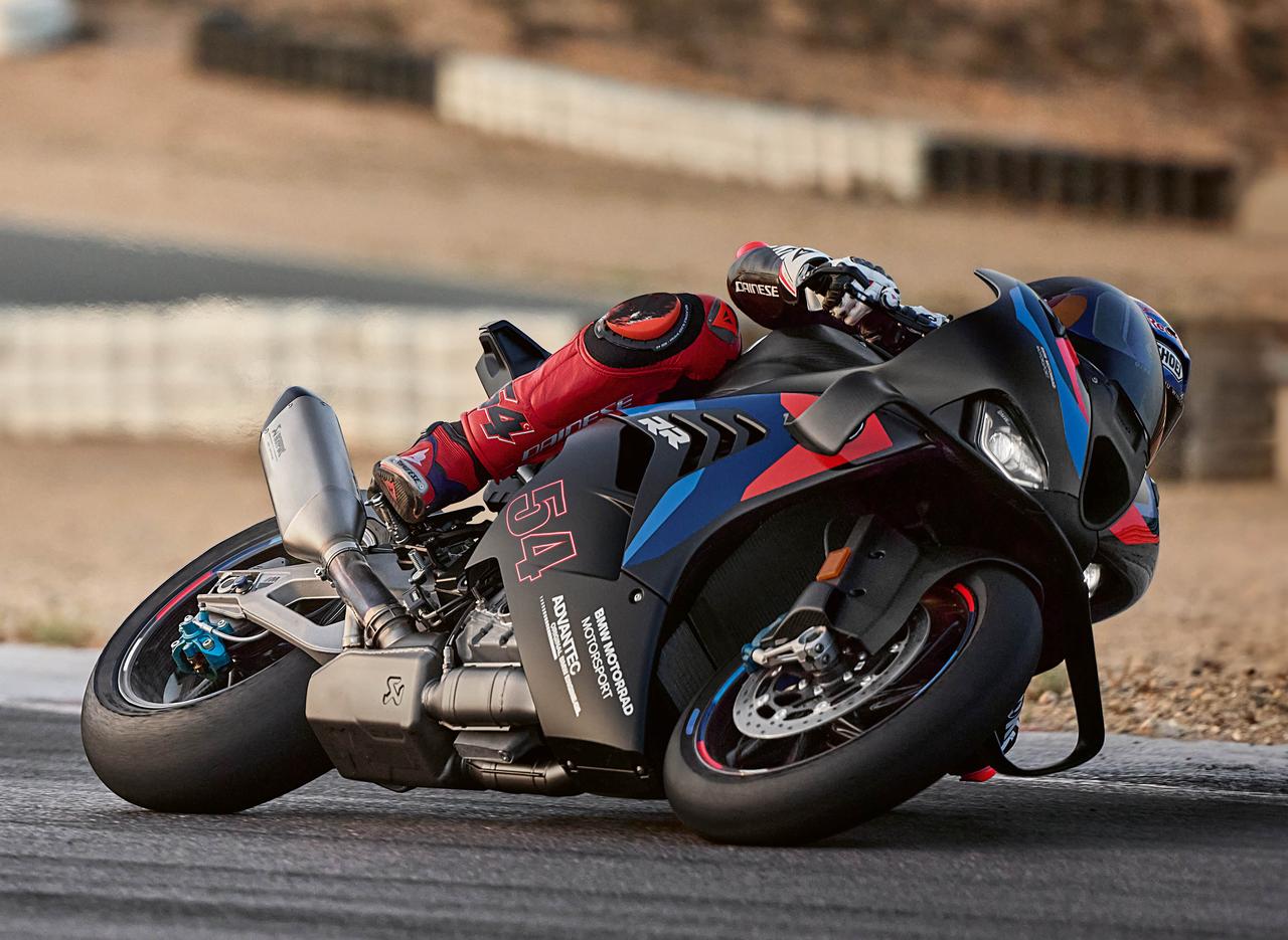 【2025速報】大型ウイングレットにパワーアップ！ Sは電子制御が充実！ BMW「M1000RR」「S1000RR」 - webオートバイ