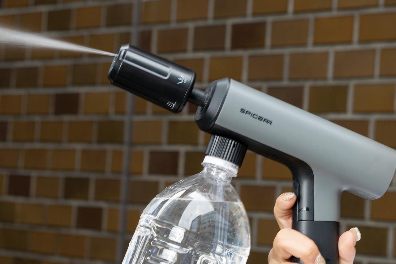 ペットボトルの水で洗車が可能！ 持ち運びが可能な小型高圧洗浄機｜スパイサー「ポケッタブル高圧洗浄機 SWU-1」使用レビュー - webオートバイ