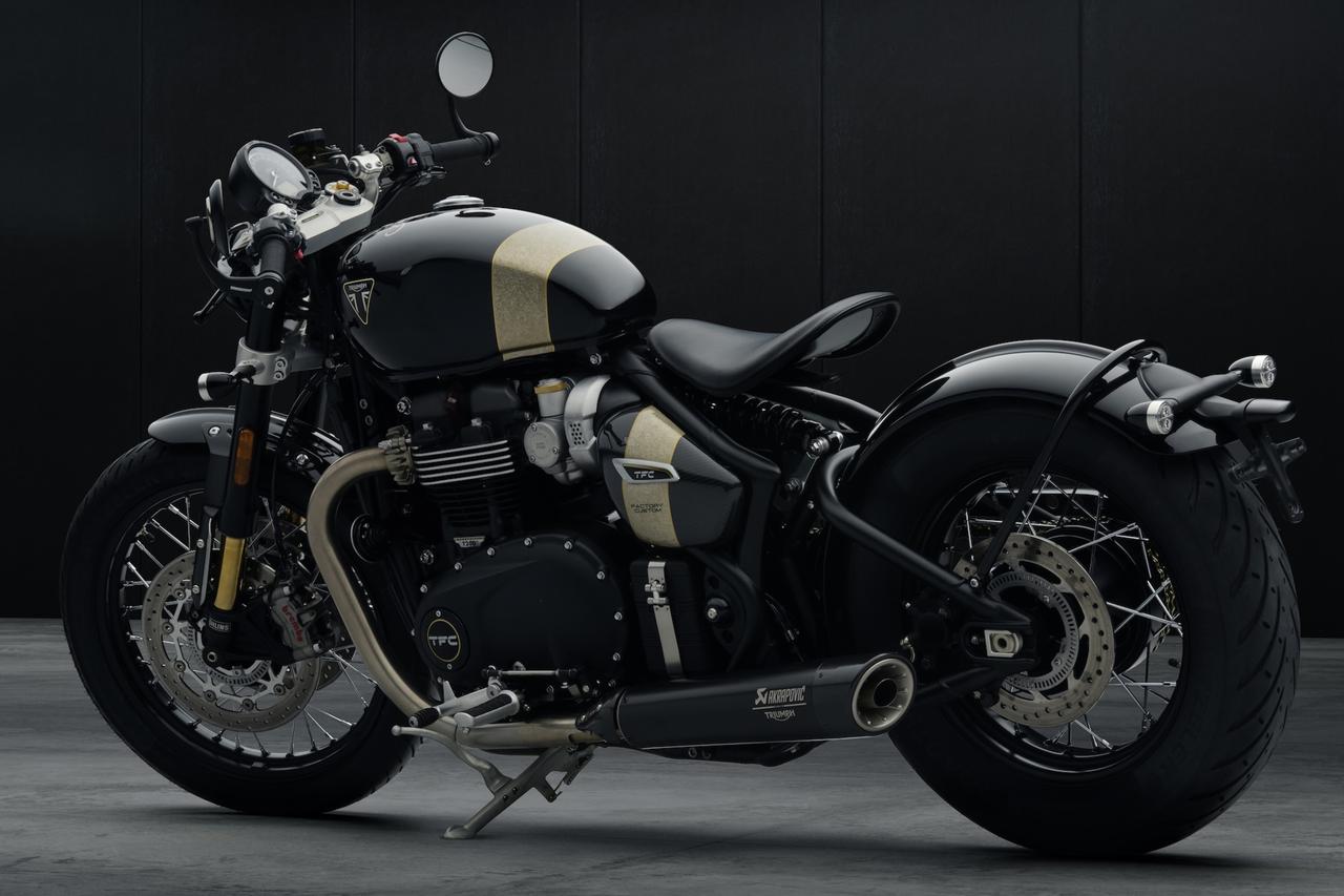 世界限定750台！ トライアンフ新型「ボンネビルボバーTFC」発売｜ブラック×ゴールドで高級感満点の仕上がり - webオートバイ