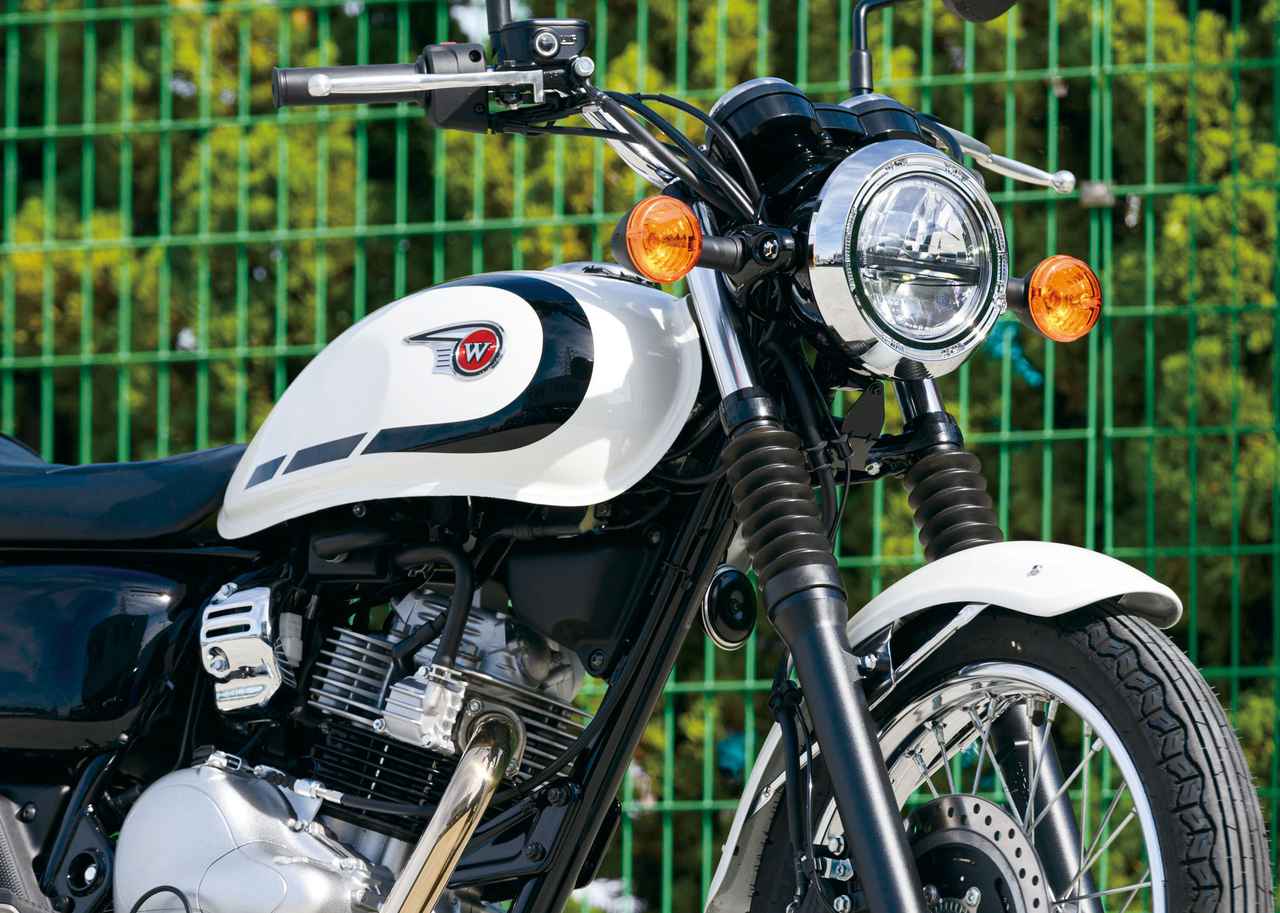 カワサキ「W230」｜エストレヤ以来となるクラシックシングルがデビュー、美しさとともに乗りやすさも魅力 (1/2) - webオートバイ