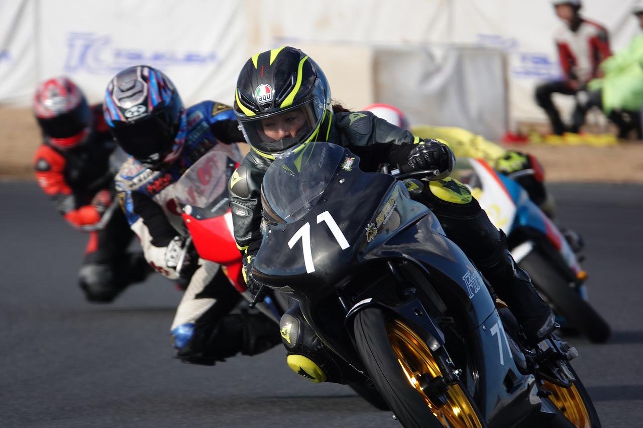 【新年初転倒！】誰でも楽しめるオートボーイ杯「極寒耐久」にオートバイ女子部の平嶋夏海が参戦！ - webオートバイ