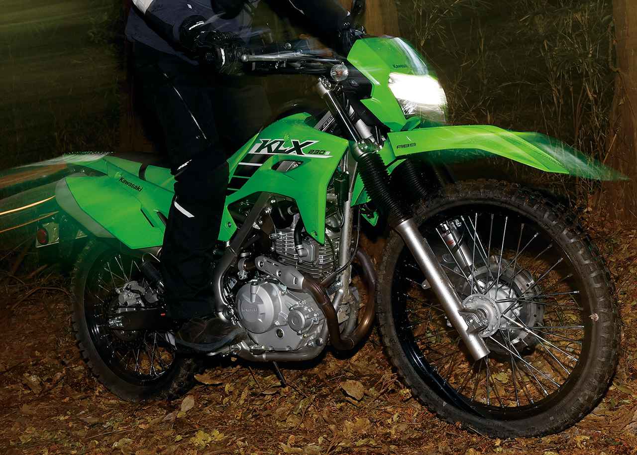【レビュー】カワサキ「KLX230 S」インプレ｜乗って分かった2025年型の真価、前モデルよりもスポーツ性能をアップ (1/2) - webオートバイ