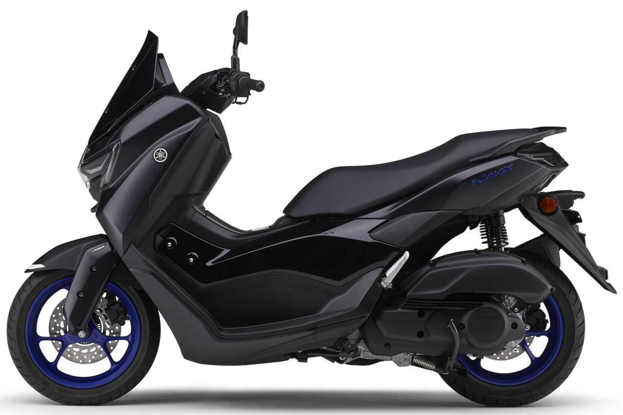 ヤマハ新型「NMAX」発売！ 2025年モデルはスタイリング刷新、エンジンやサスペンションを熟成し乗り心地を向上 - webオートバイ