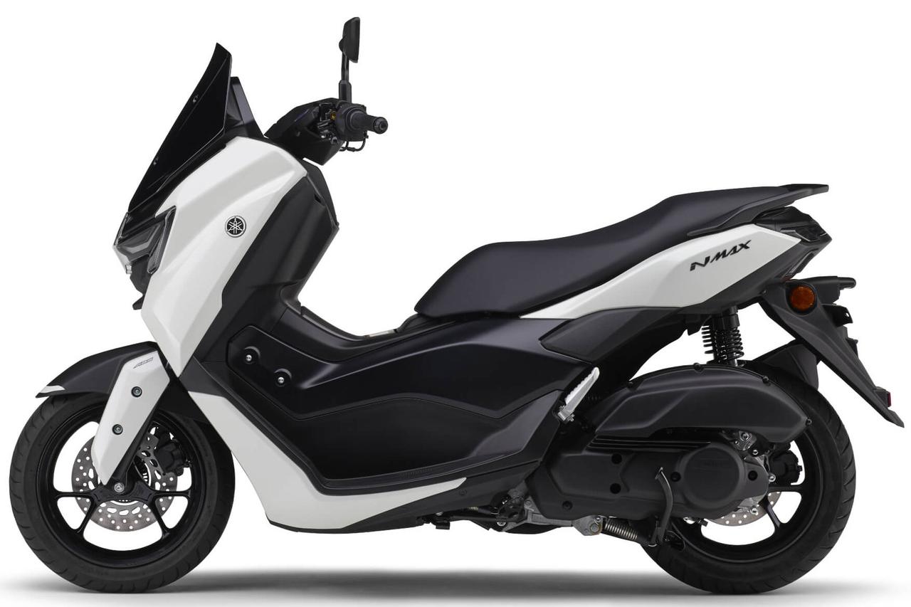 ヤマハ新型「NMAX」発売！ 2025年モデルはスタイリング刷新、エンジンやサスペンションを熟成し乗り心地を向上 - webオートバイ