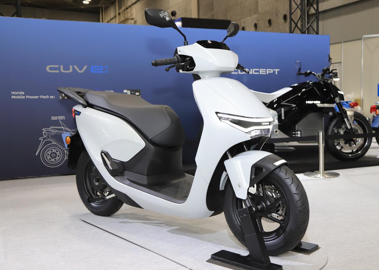ホンダ「CUV e:」の実車は想像以上に未来的だった！ せんちゃんが跨ってみました【オートバイ女子部のフォトアルバム】 - webオートバイ