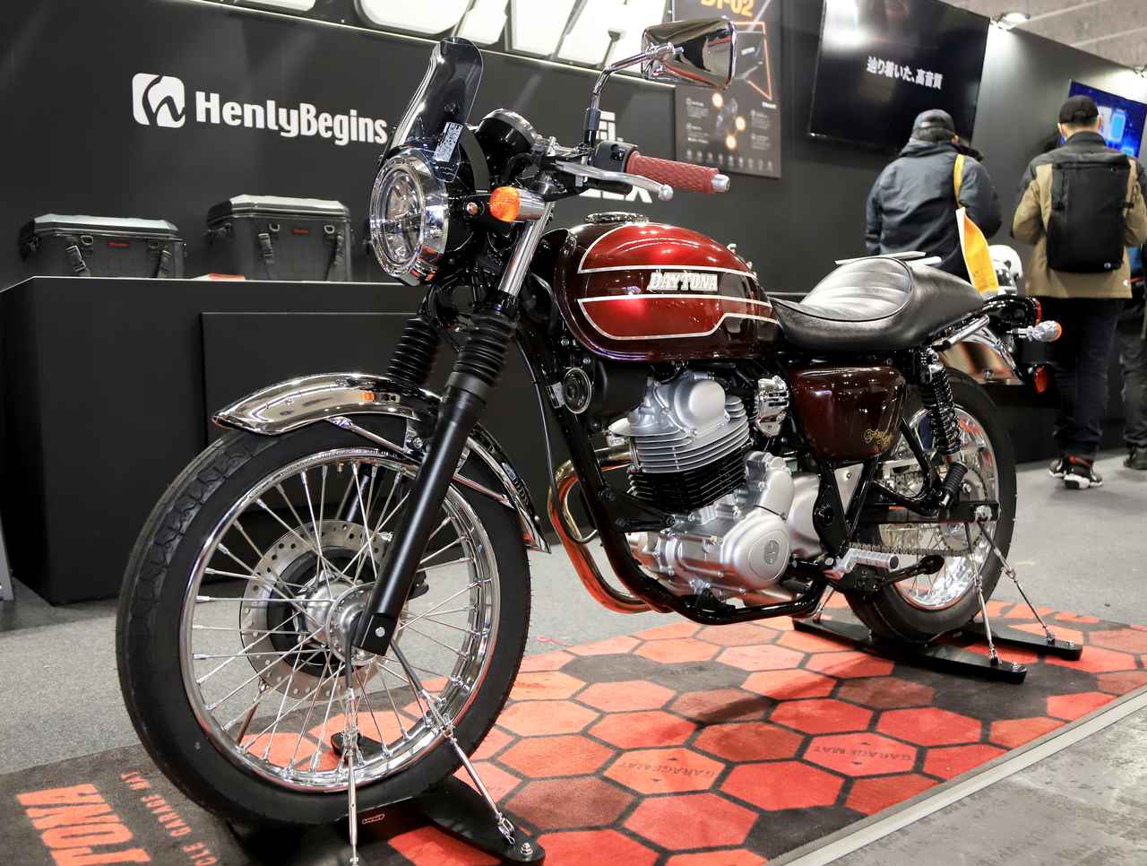 カワサキ「W230」カスタム集｜デイトナ・キジマ・プロトのカスタムデモ車をチェック【東京モーターサイクルショー2025レポート】 - webオートバイ