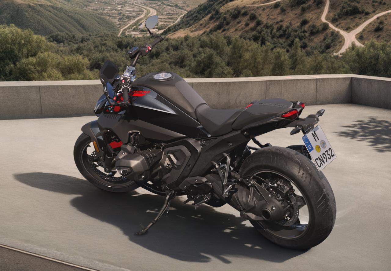 ついに1300に進化！ エンジンも車体も一新した新世代ロードスターBMW「R1300R」登場！ - webオートバイ