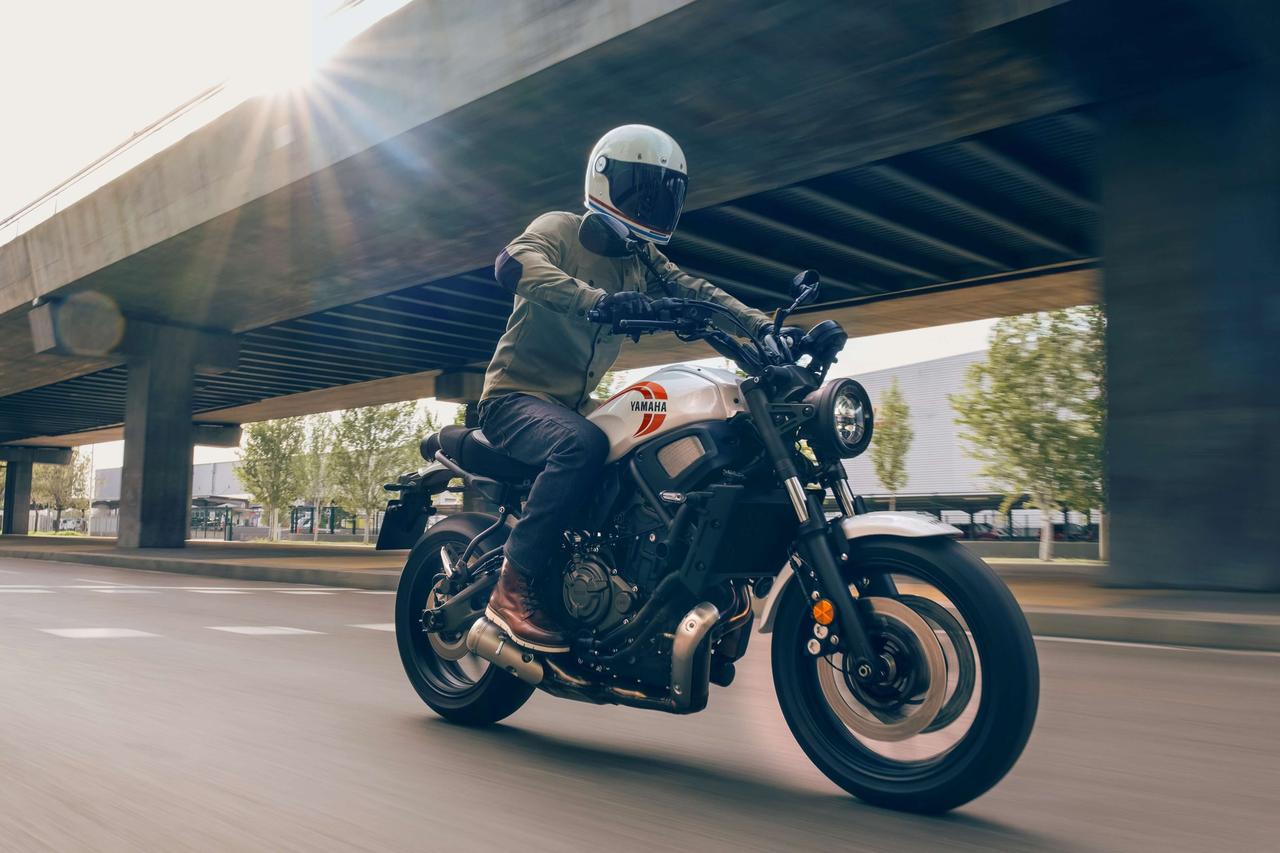 XSRシリーズ初採用の新色・ブルーが登場！ ヤマハ「XSR700 ABS」2025年モデルはカラーが変更され8月8日に発売 - webオートバイ