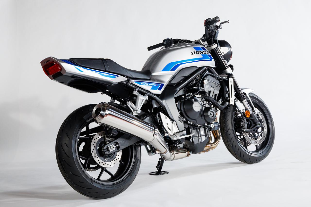 【CB1000Fコンセプト初走行！】鈴鹿8耐前夜祭でHonda「CBシリーズ」の新旧3台がデモラン！「Honda CB スペシャル・ラン」 - webオートバイ