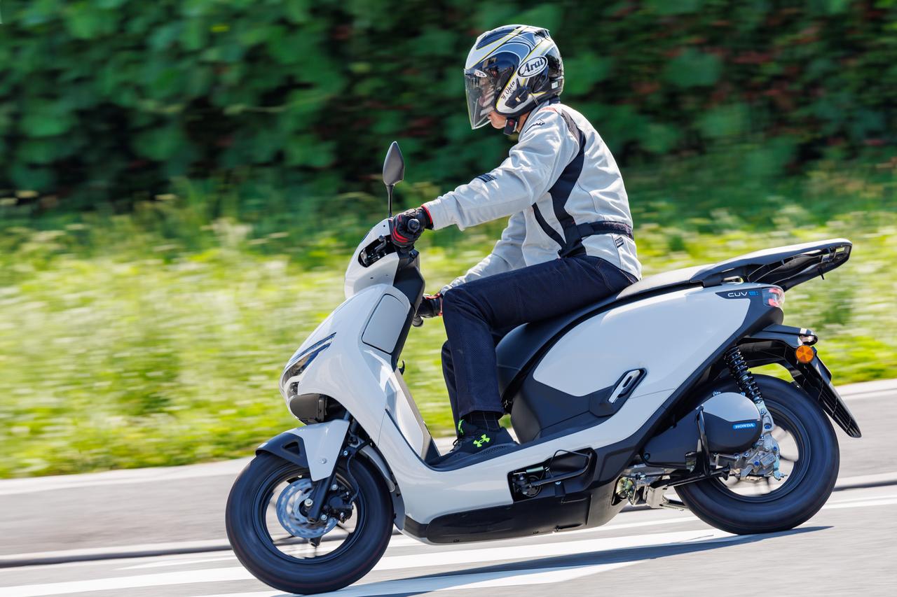 【レビュー】ホンダ「CUV e:」インプレ｜原二らしい力強さと先進装備！ 実用性も高い期待のEVスクーター (1/3) - webオートバイ