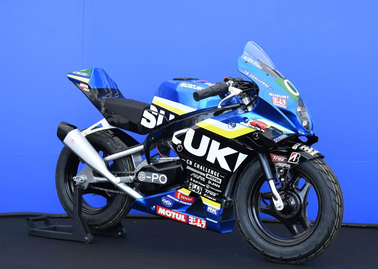 【GSX-R mini？】鈴鹿8耐で発見！ スズキ「CNチャレンジ」仕様の謎のミニバイク…コレなんですか？ - webオートバイ