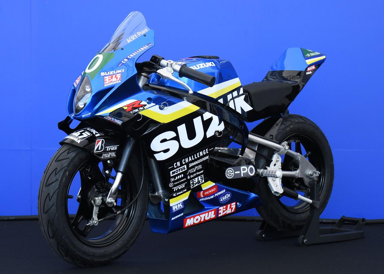 【GSX-R mini？】鈴鹿8耐で発見！ スズキ「CNチャレンジ」仕様の謎のミニバイク…コレなんですか？ - webオートバイ