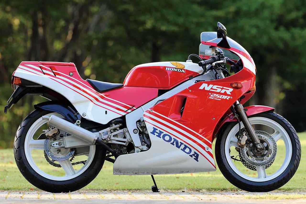 ホンダ「NSR250R」（MC16・1986年）を解説｜レプリカモデルの域を超えた“公道レーサー”が誕生 (1/3) - webオートバイ