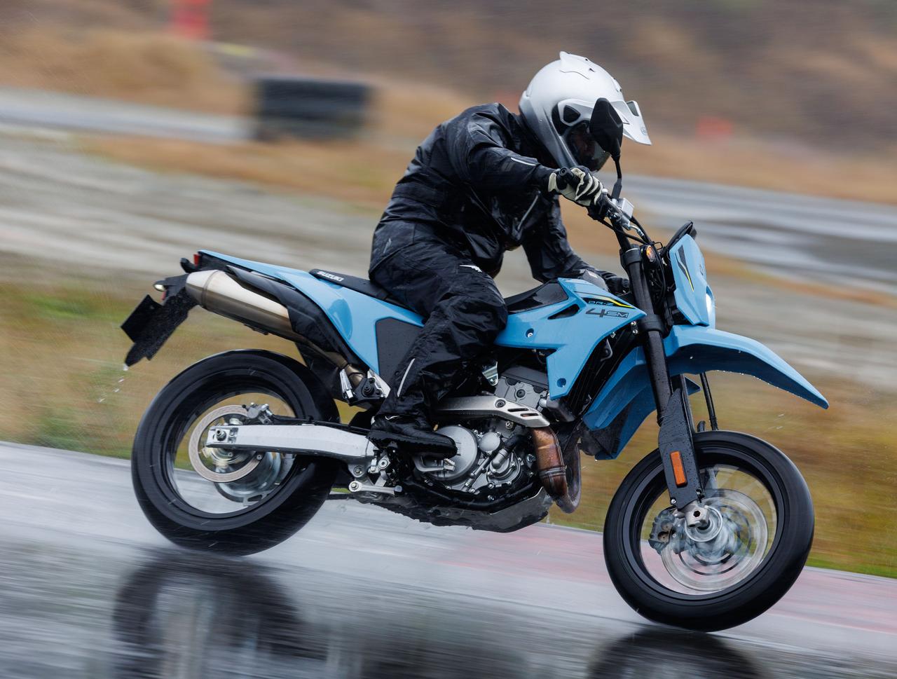 【レビュー】スズキ「DR-Z4SM」インプレ｜400ccクラスの新たな潮流 自由で爽快！胸の空く単気筒スポーツ (1/3) - webオートバイ