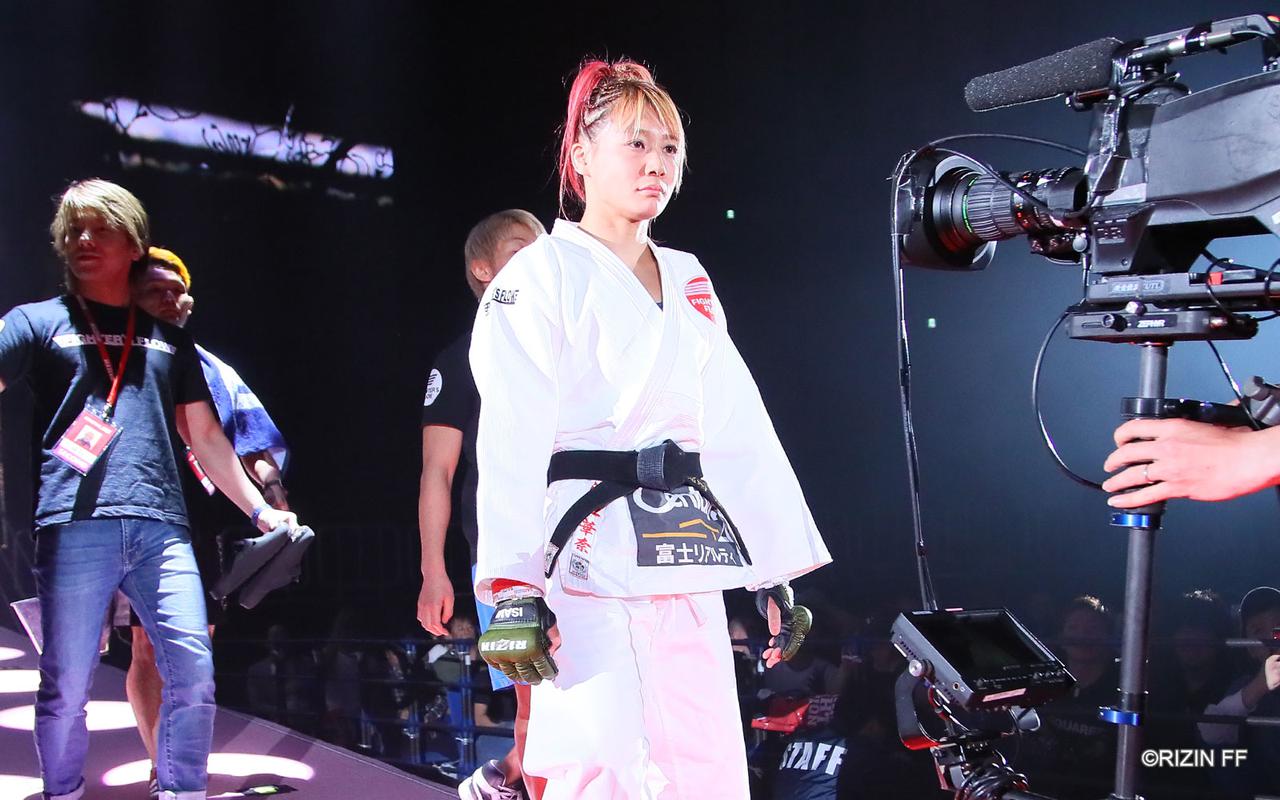 渡辺華奈が直筆サイン入り柔道着＆ヘッドフォンを出品！rizinオークション Rizin Fighting Federation オフィシャルサイト
