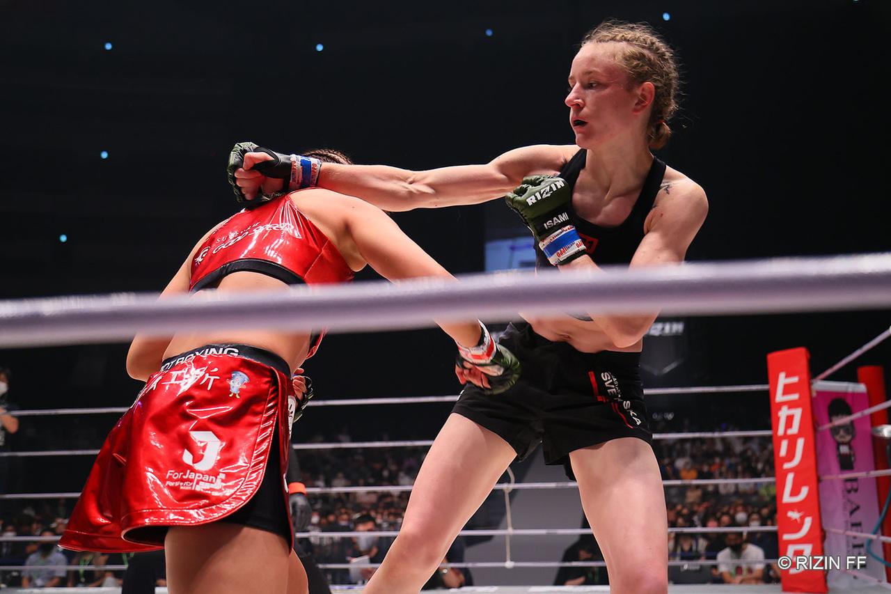【試合結果】湘南美容クリニック presents RIZIN.37 第9試合／RENA vs. アナスタシア・スヴェッキスカ - RIZIN ...