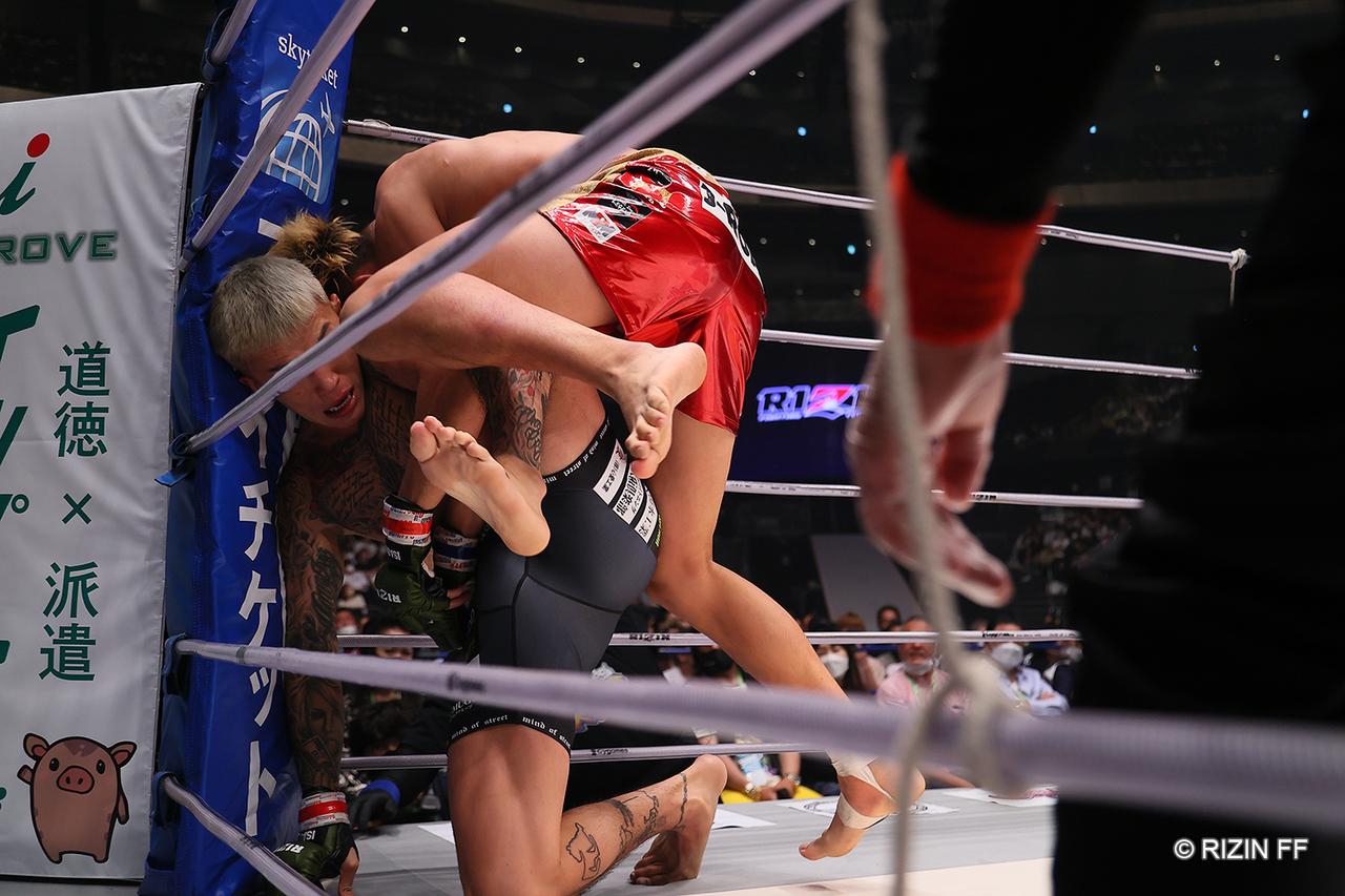 【試合結果】湘南美容クリニック Presents Rizin 38 第2試合／萩原京平 Vs 鈴木千裕 Rizin Fighting
