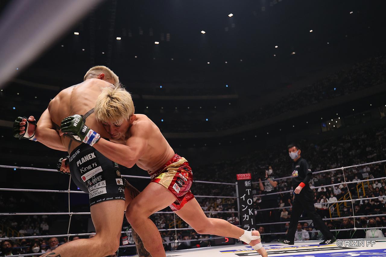 【試合結果】湘南美容クリニック presents RIZIN.38 第2試合／萩原京平 vs. 鈴木千裕 - RIZIN FIGHTING ...