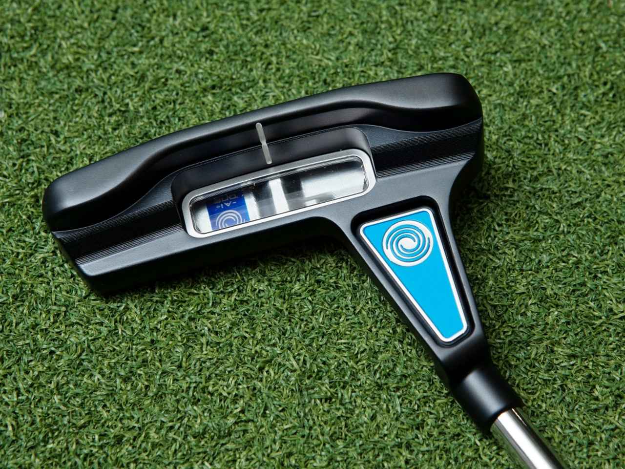 【オデッセイ Ai-ONE TRI-BEAMパター】三角ネック&Aiフェース、最新機能を全部盛りでミスパット撲滅!? - みんなのゴルフダイジェスト