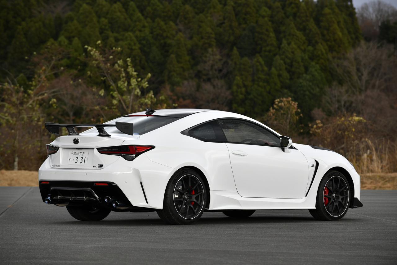 【試乗】レクサスRC F ハイパフォーマンスパッケージは、自然吸気V8エンジンの爽快さが光る (1/3) - Webモーターマガジン