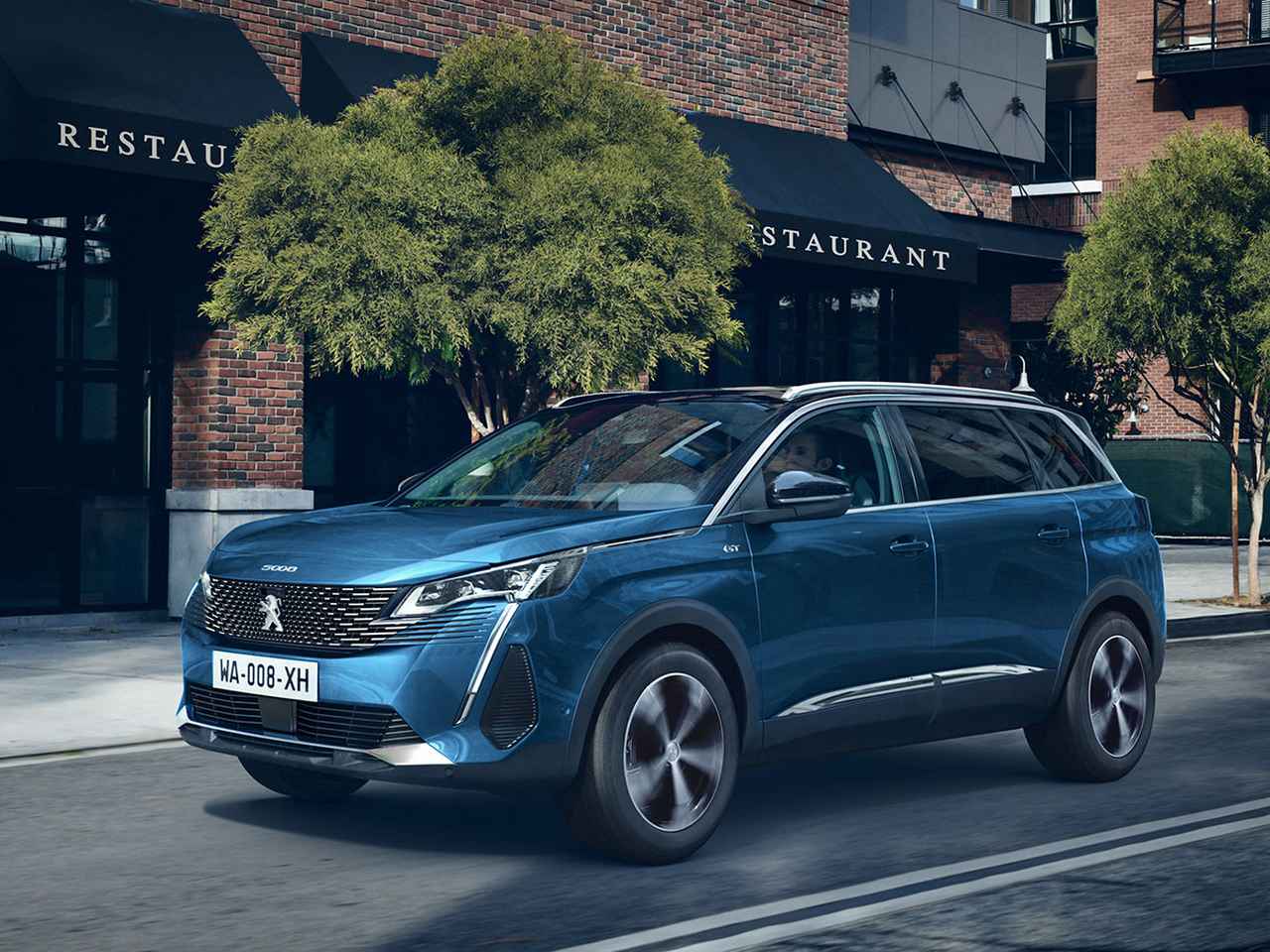 プジョーの7シーターSUV、5008がビッグマイナーチェンジ。内外装を一新して先進安全性能を充実 (1/2) - Webモーターマガジン