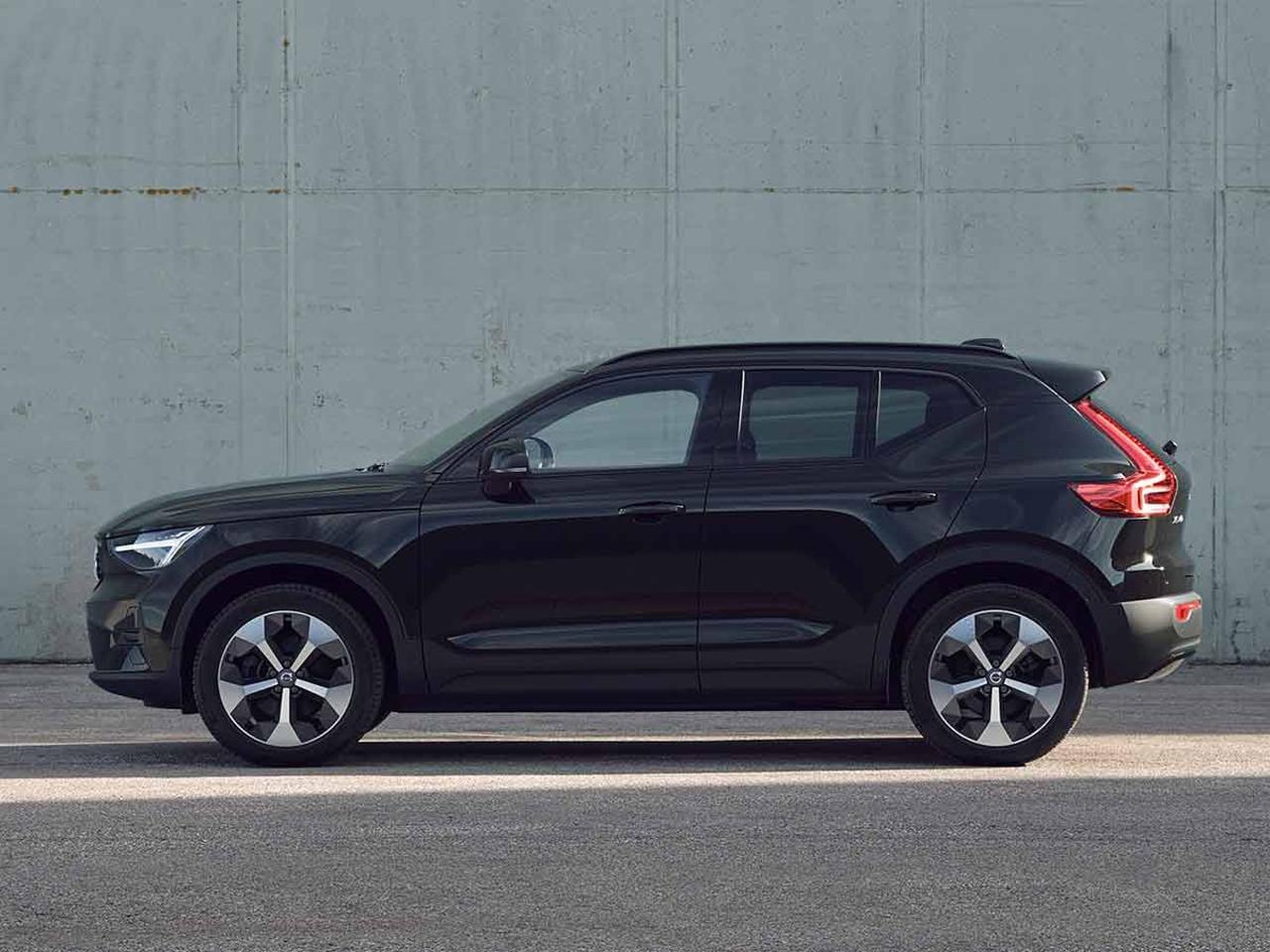 ボルボ XC40 アルティメット B4 AWDダークエディション - Webモーターマガジン