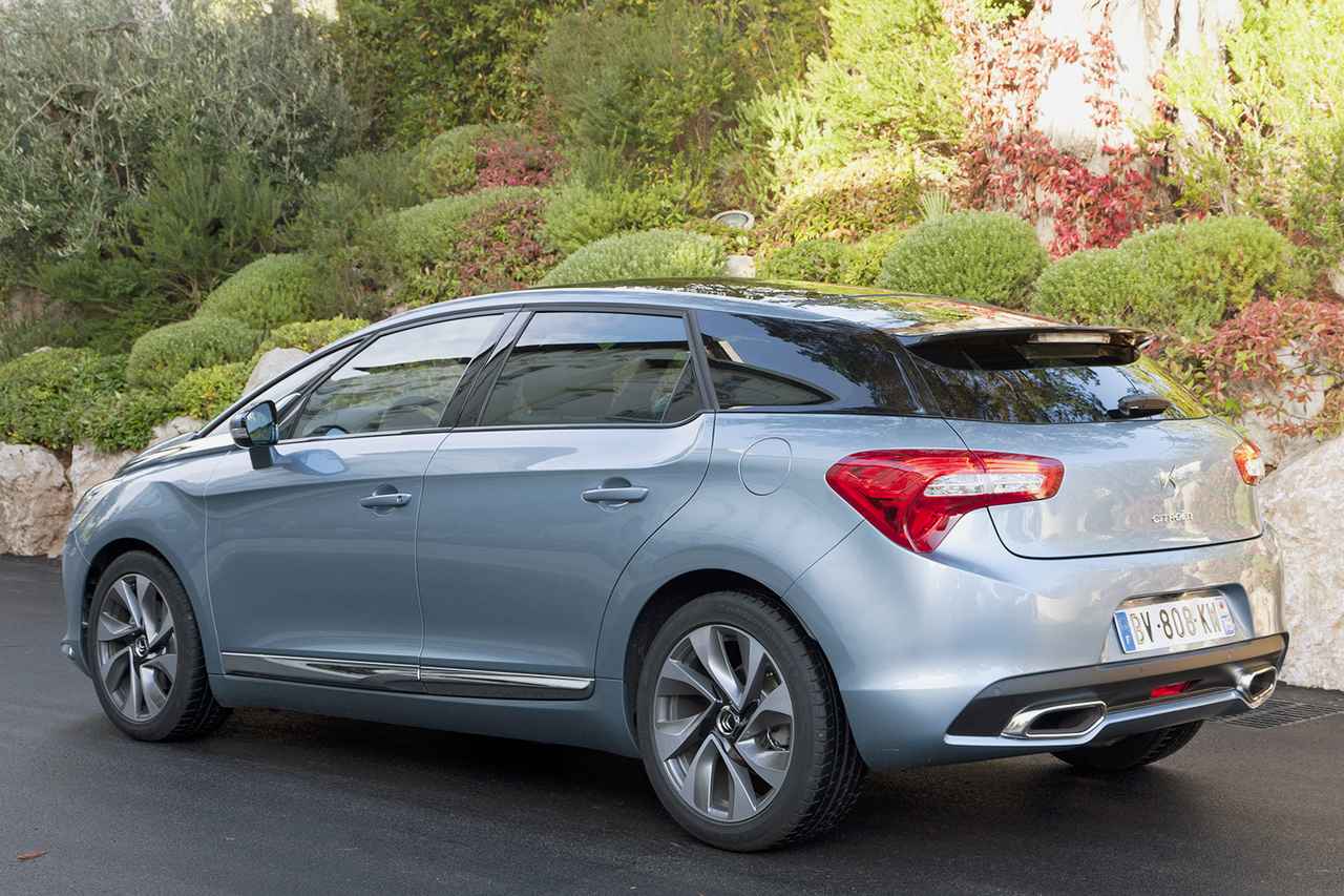 シトロエン DS5は、他社では真似のできない独特のプレミアムな世界を醸し出していた【10年ひと昔の新車】 (1/2) - Webモーターマガジン