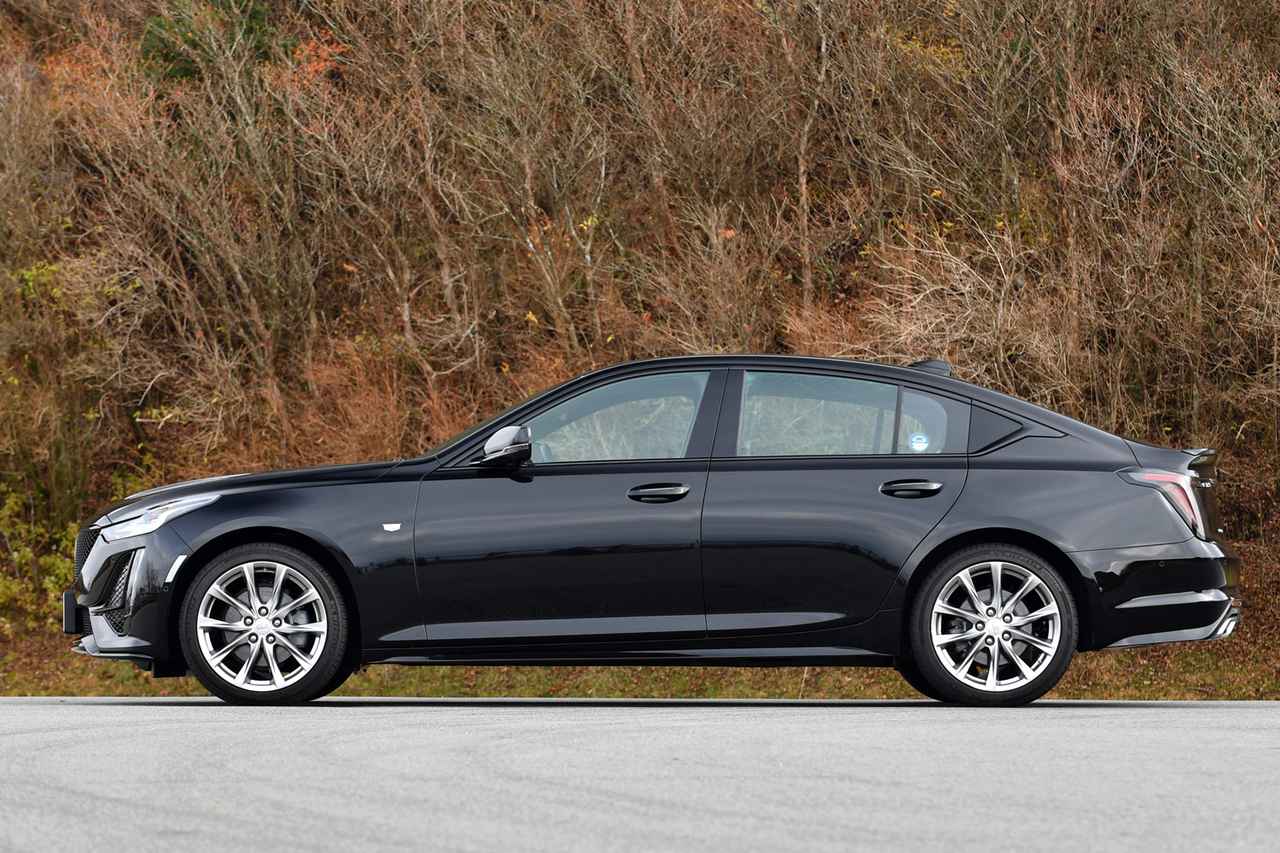 PR【動画】キャデラック CT5はスポーツセダンか否か。伝統のラグジュアリー性と革新のスポーツ性を融合させたプレミアムカー (1/3) - Webモーターマガジン