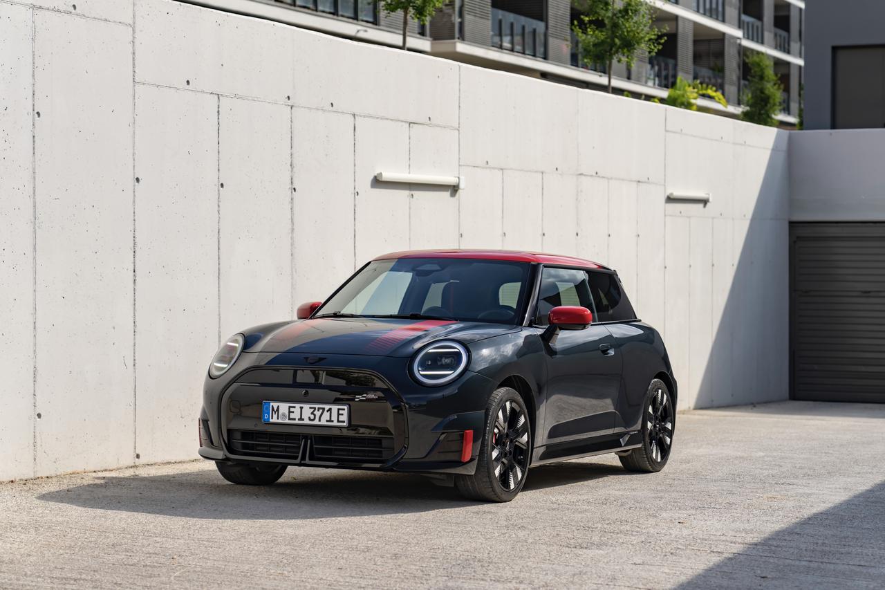 MINI 新型ジョン・クーパー・ワークス・エレクトリック/エースマンの2モデルを2024年パリモーターショーで世界初公開 (1/2) - Webモーターマガジン