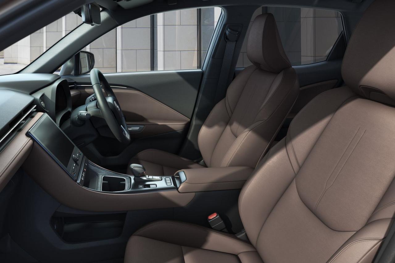 レクサスLBXにお手頃な新グレード「Elegant」が追加設定。カラーラインナップの充実など、選ぶ楽しさも広がる - Webモーターマガジン