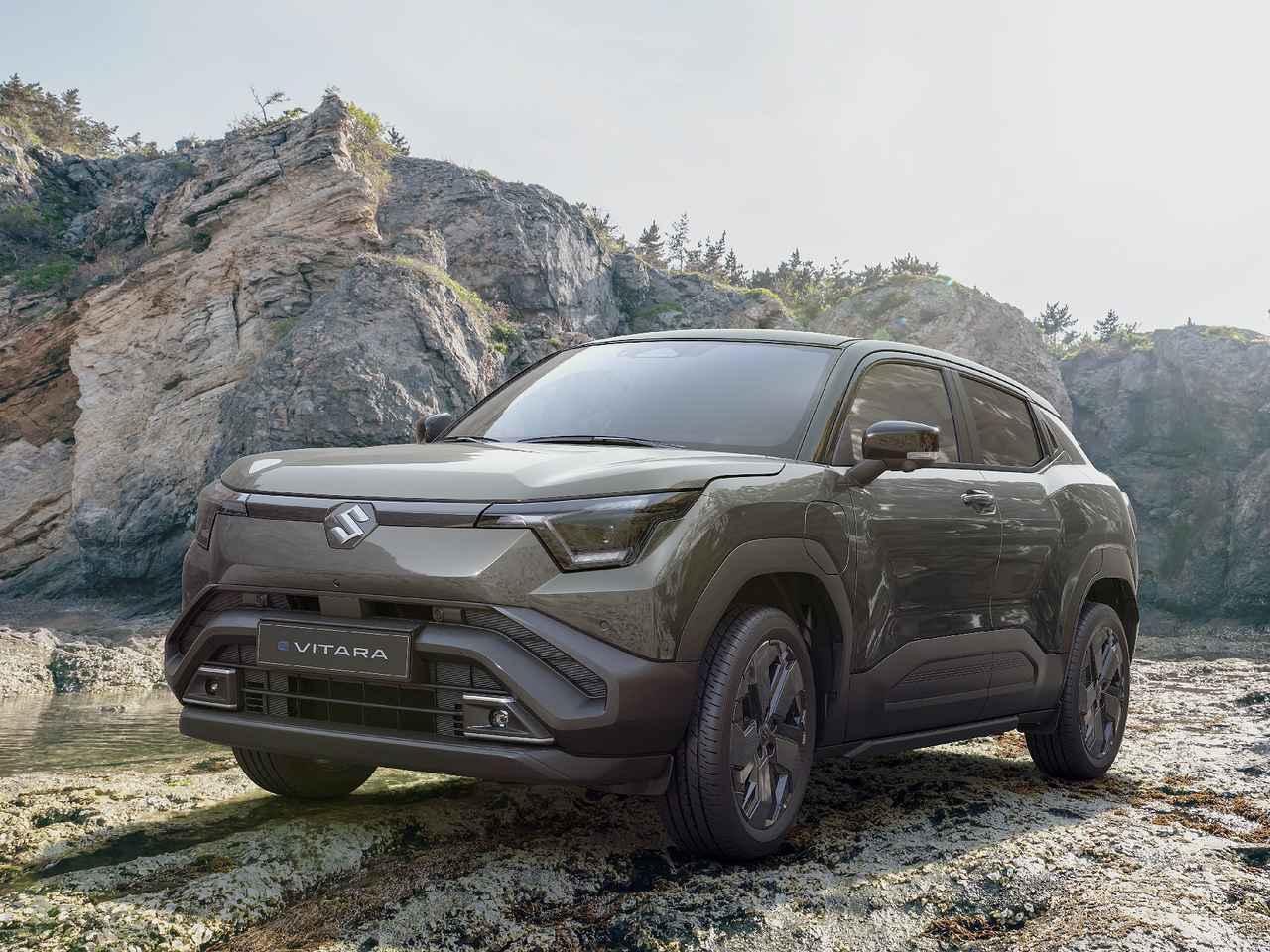 スズキが初のバッテリーEV「eビターラ」を欧州で初公開。2025年夏ごろから販売開始予定 (1/2) - Webモーターマガジン