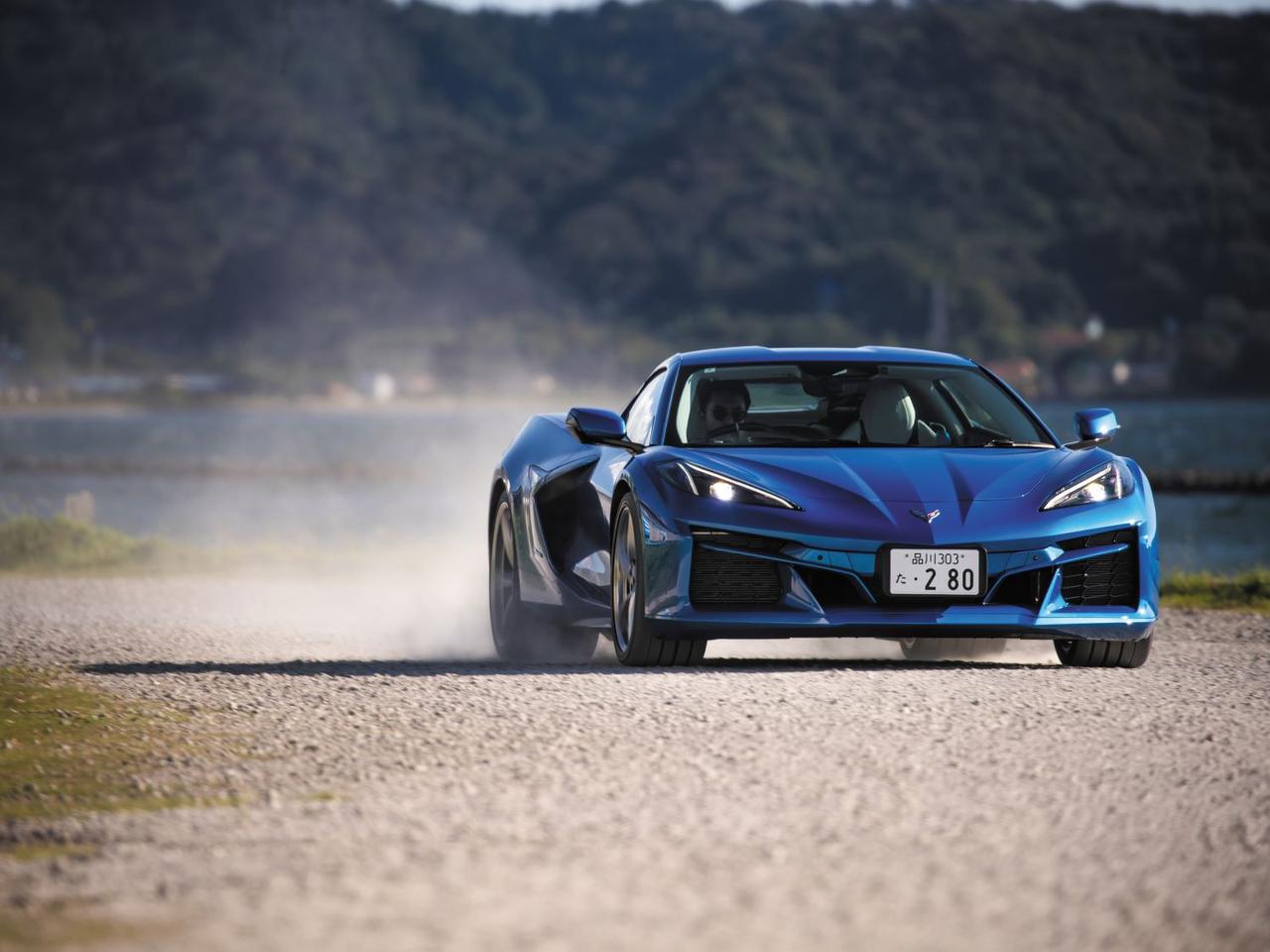 「シボレー コルベット E-Ray」は4WD化の恩恵が絶大！もっと刺激的な電気エイの襲来に喝采を【新車試乗】 (1/3) - Webモーターマガジン