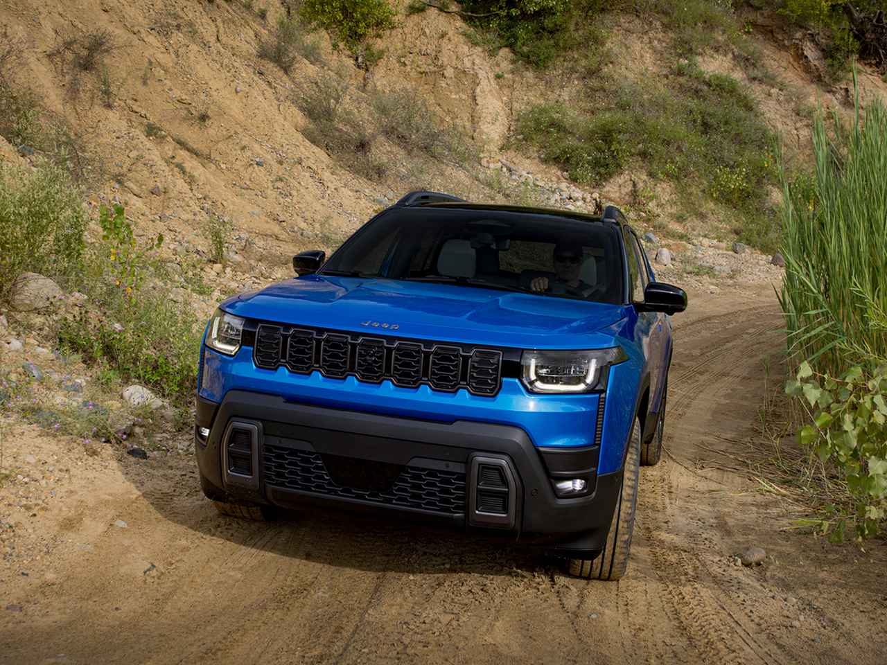 新型「ジープ チェロキー」がワールドプレミア。ブランド初のハイブリッドシステム搭載で航続距離は800km！ (1/2) - Webモーターマガジン