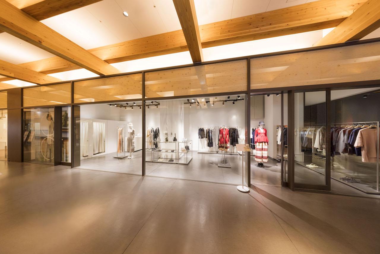 京都・新風館でポップアップ開催 CFCLとHOSOOによる 古代染色のドレスが示す未来 - T JAPAN:The New York Times Style Magazine 公式サイト