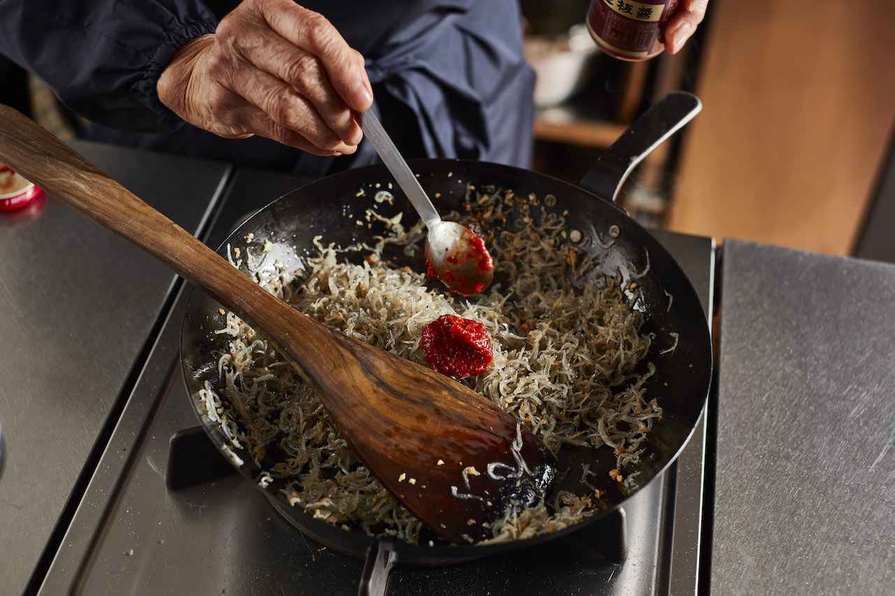 有元葉子さんの 「おいしいものは身体にいいのよ」 Vol.13 玄米に合うカリカリじゃこ - T JAPAN:The New York ...