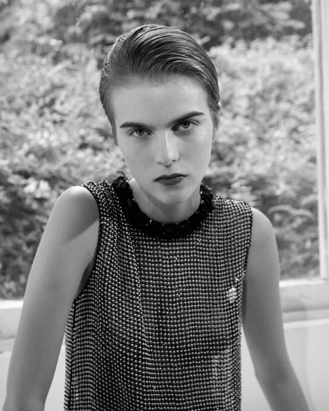 マックイーン、ディオール 匠の技が生む 繊細かつ大胆な表情をまとう - T JAPAN:The New York Times Style ...