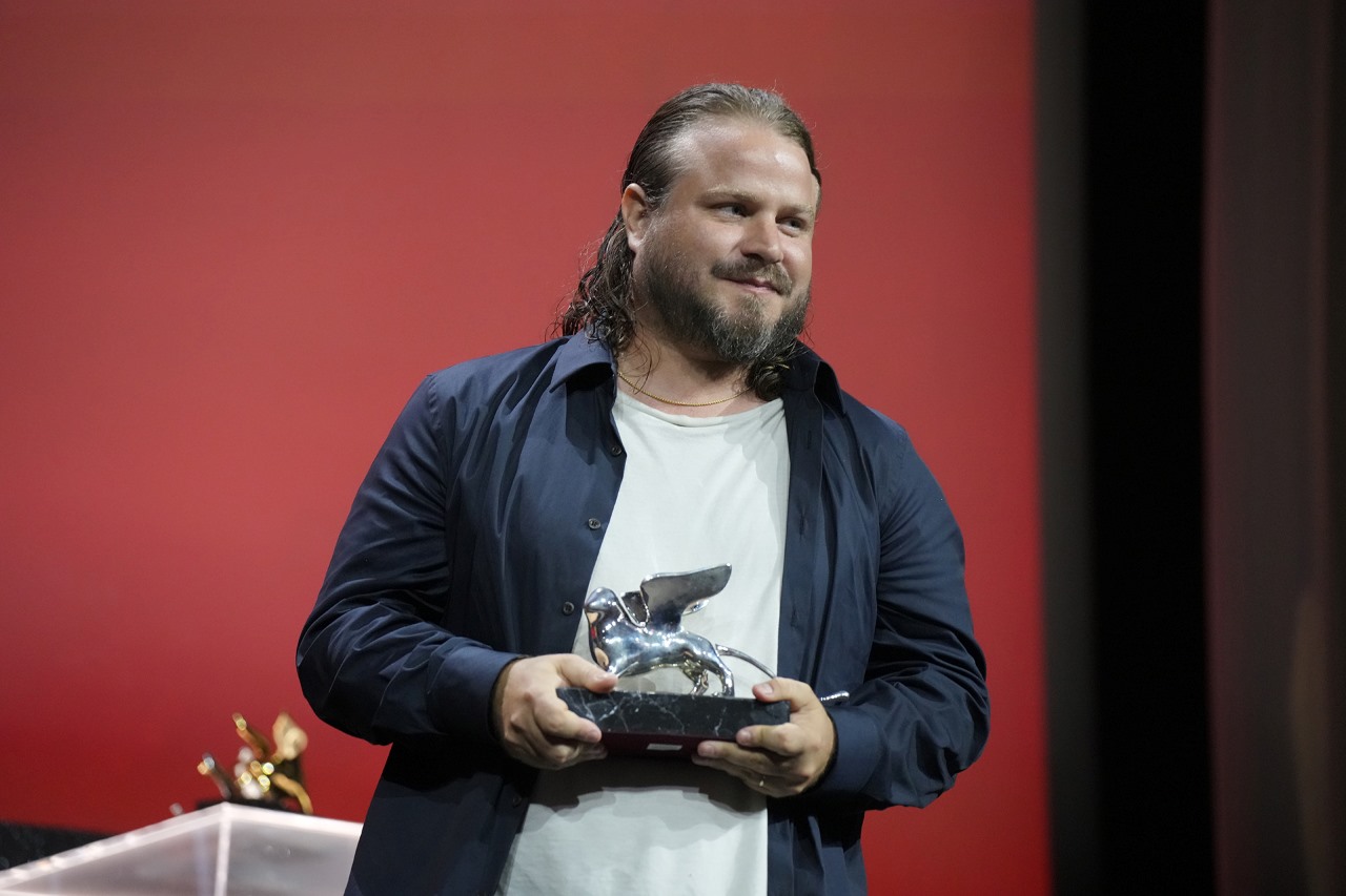 映画『ブルータリスト』 主演エイドリアン・ブロディが語る 現代建築が映し出す人生と闘争 - T JAPAN:The New York ...