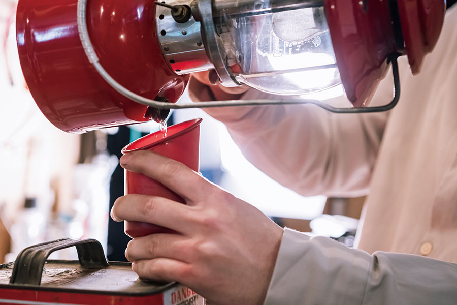 不調の「コールマン200A」を復活させた！自宅でできるヴィンテージランタンのチェック＆メンテナンス方法 - SOTOBIRA