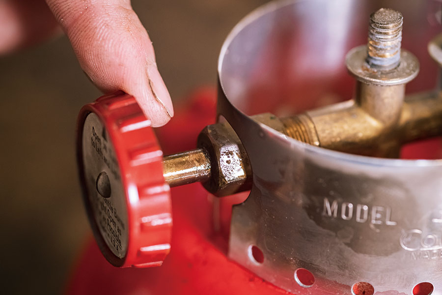 不調の「コールマン200A」を復活させた！自宅でできるヴィンテージランタンのチェック＆メンテナンス方法 - SOTOBIRA