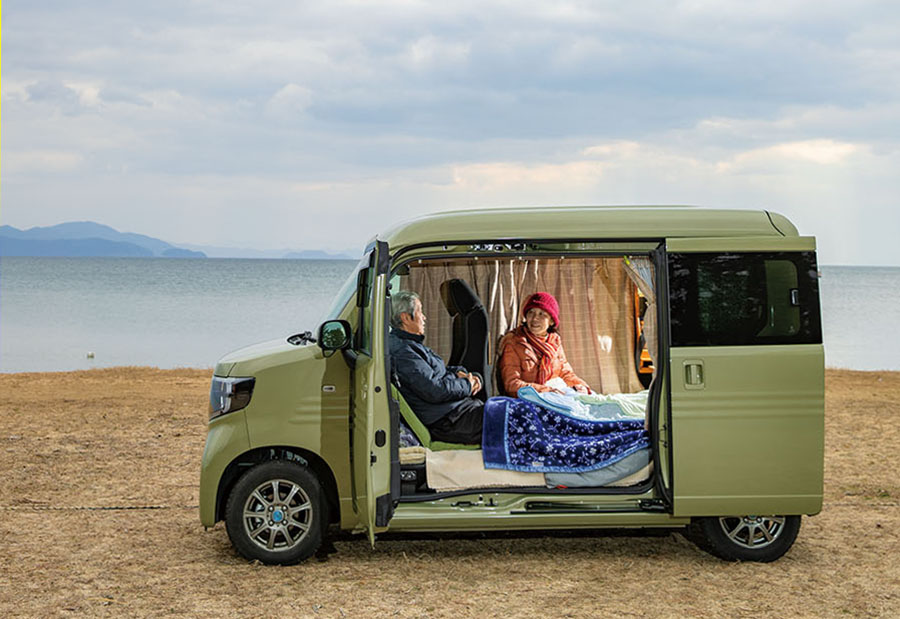 夫婦ふたりで旅する軽バン。車中泊DIYはアイデア満載！N-VANが超快適空間に！ (1/2) - SOTOBIRA