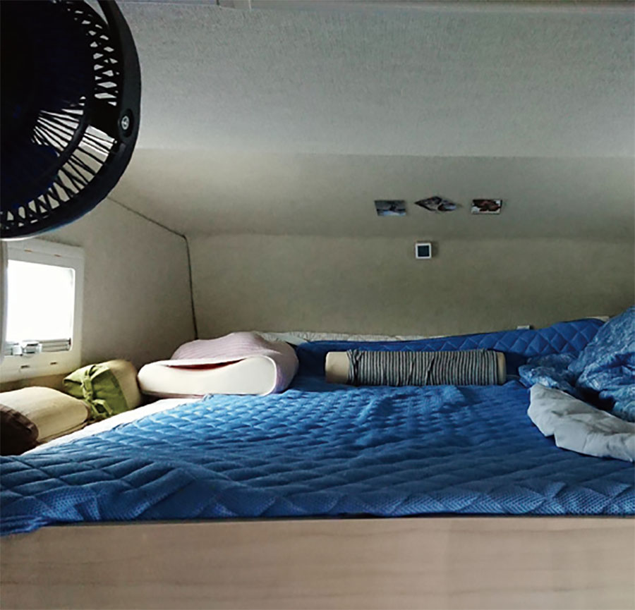 車中泊のベッドは「家庭用マットレス」派！車中泊好き6人がたどり着いた愛用品と快眠テクニック - SOTOBIRA