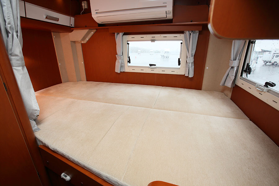 キャンピングカーだから快眠は当たり前！ ではないみたい……ベッドの基本と就寝に関するQ&A - SOTOBIRA