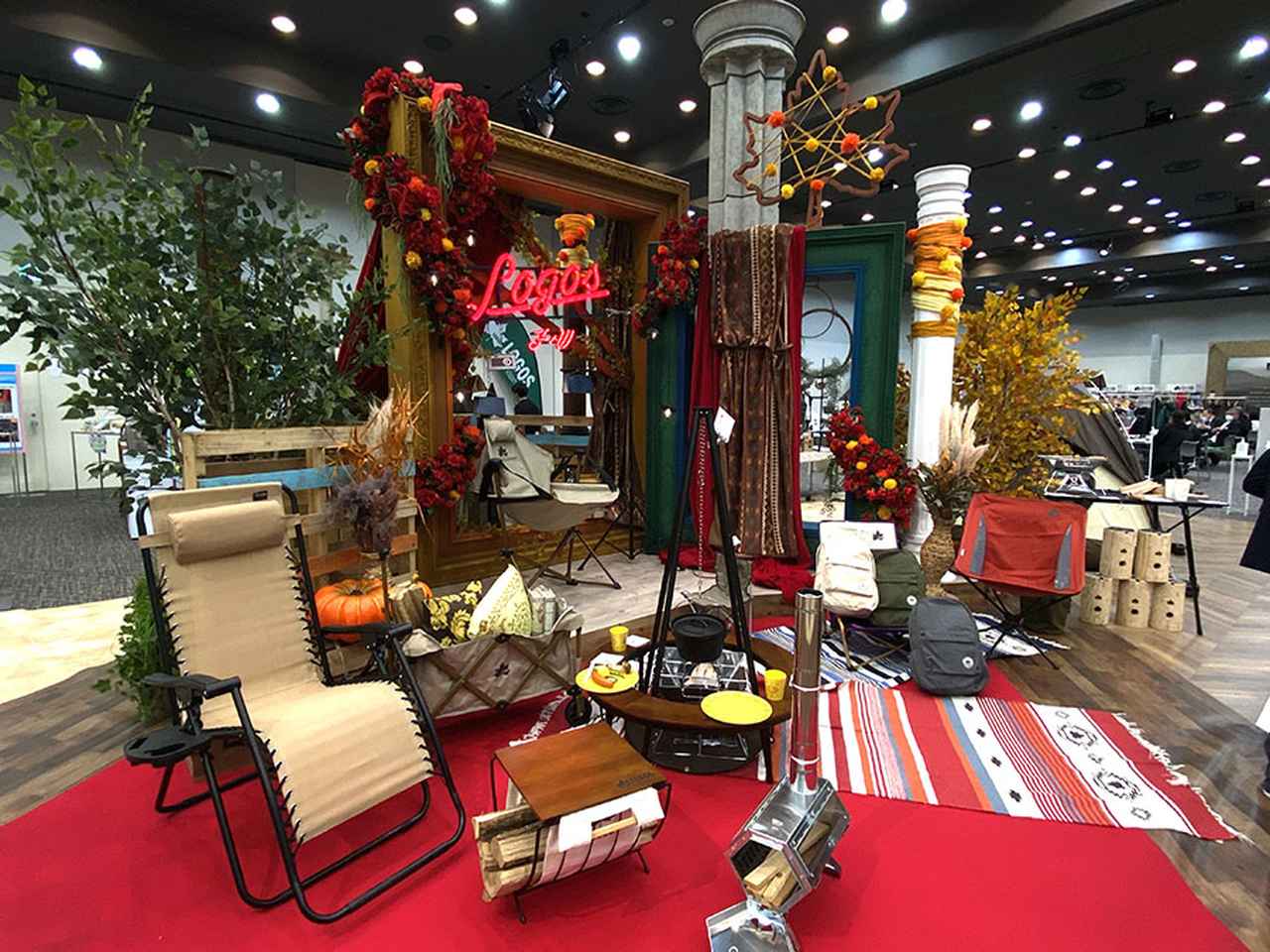 1年待てる？ ロゴスのカーサイドテントが車中泊キャンプにいい感じ。エア式で設営70秒！ - SOTOBIRA